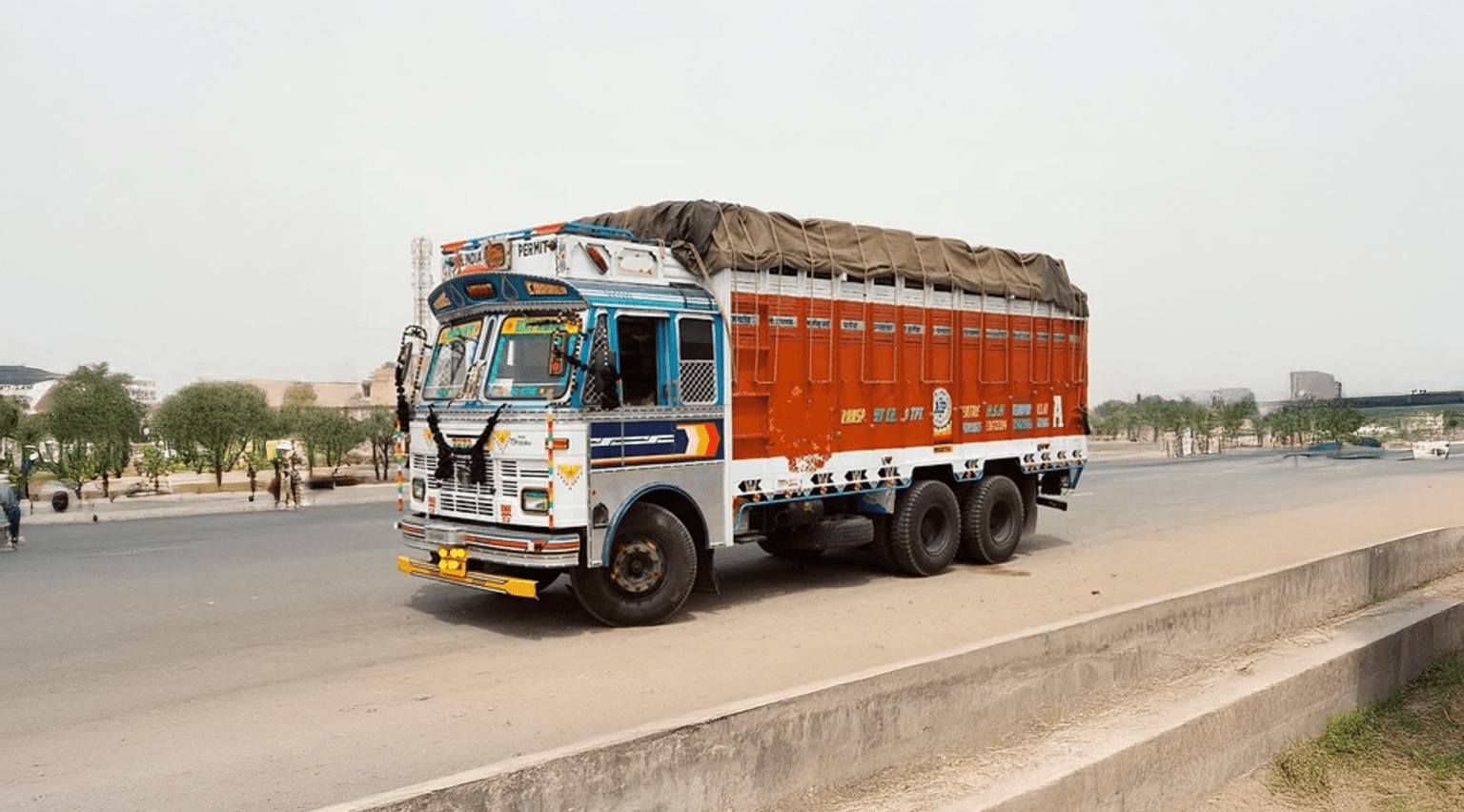 Types of Trucks - Load Capacity, Chart & Calculation | TrucksUp